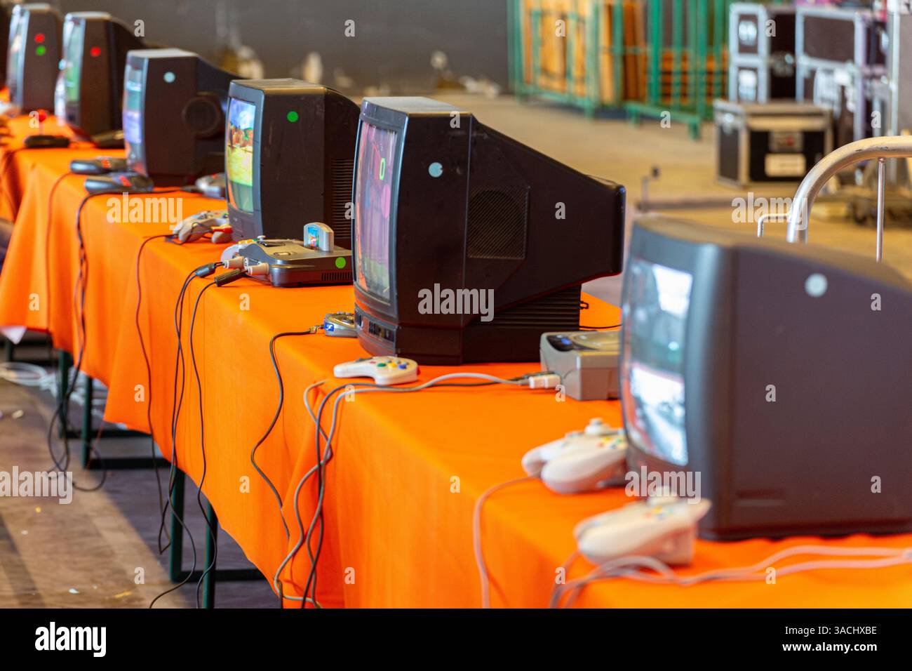 Tv consoles hi-res stock photography and images - Alamy