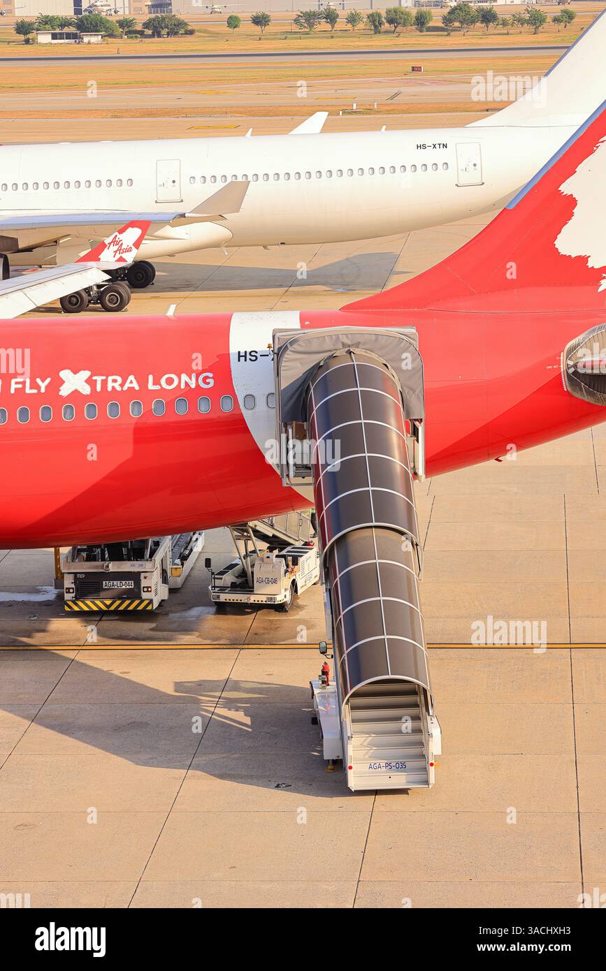 Don-mueang International Airport, Mobile Passenger Boarding Stairs move ...