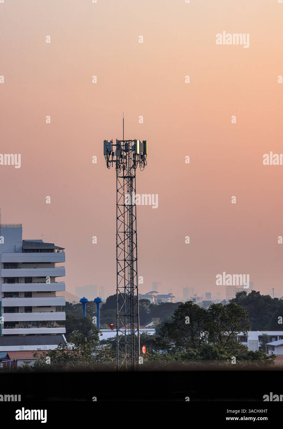 Wireless Communication Antenna pole, Mobile phone mast antenna pole on ...