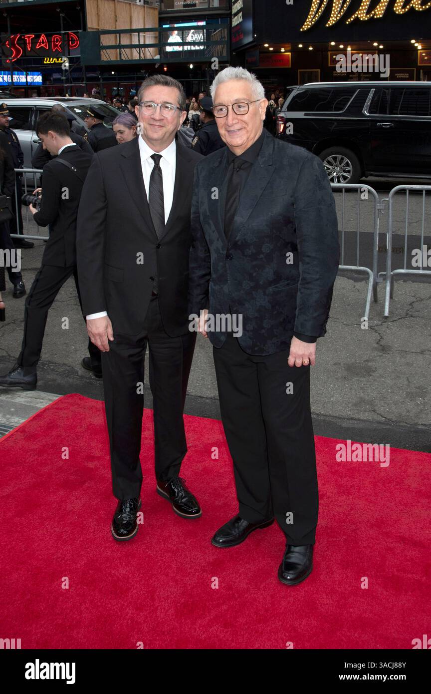 Jeff LaHoste und Moisés Kaufman bei der Broadway-Premiere des Theaterstücks 'Good Night, and ...