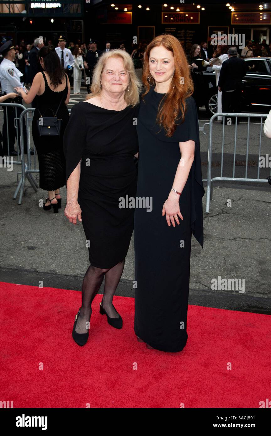 Carol Ireland und Marin Ireland bei der Broadway-Premiere des ...