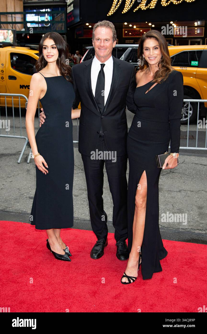 Kaia Gerber, Rande Gerber und Cindy Crawford bei der Broadway-Premiere ...