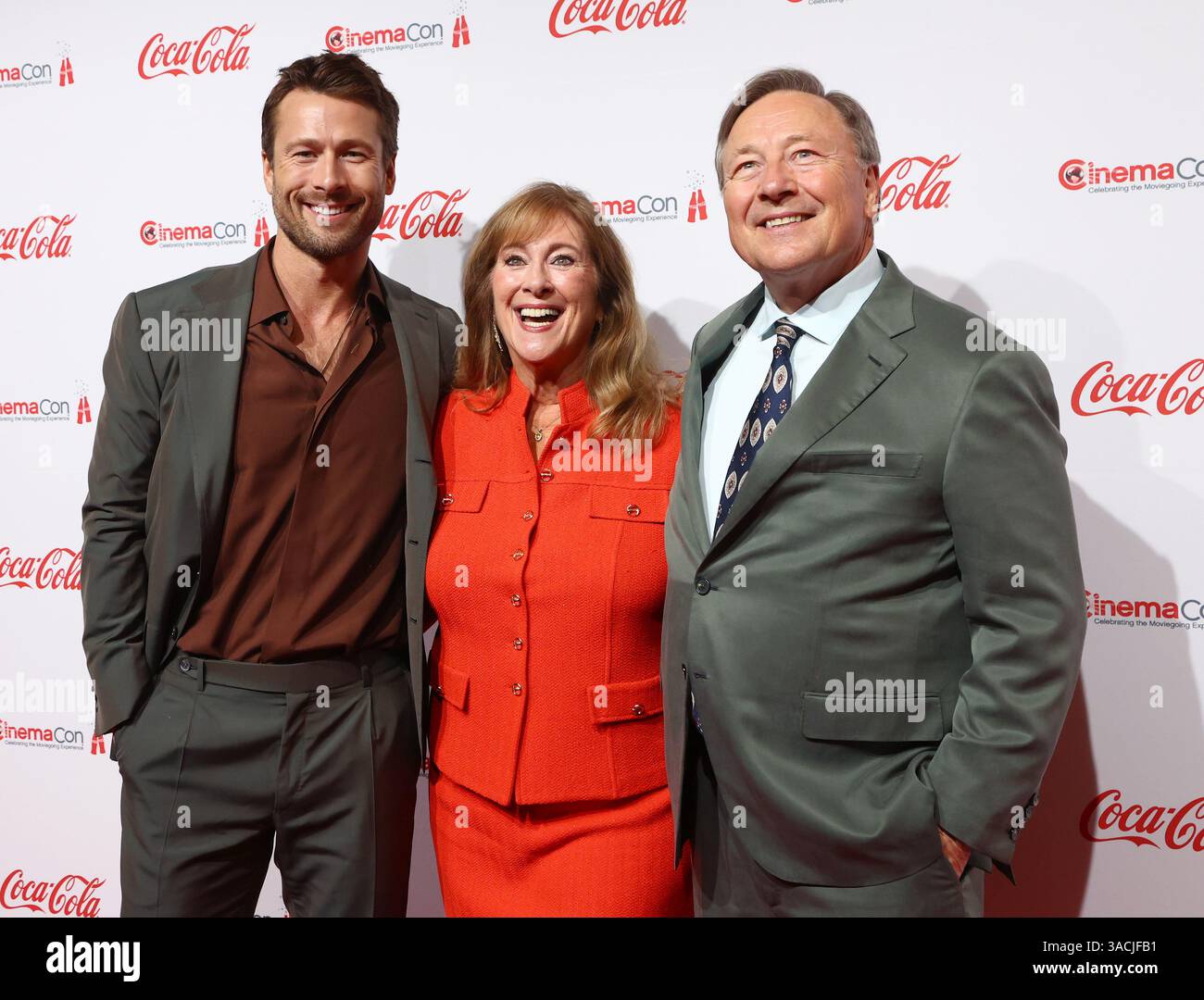 Las Vegas, USA. 03rd Apr, 2025. Glen Powell, Cyndy Powell and Glen ...