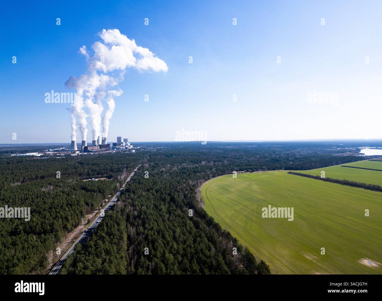 Boxberg, Germany. 04th Apr, 2025. View of the Boxberg power plant ...