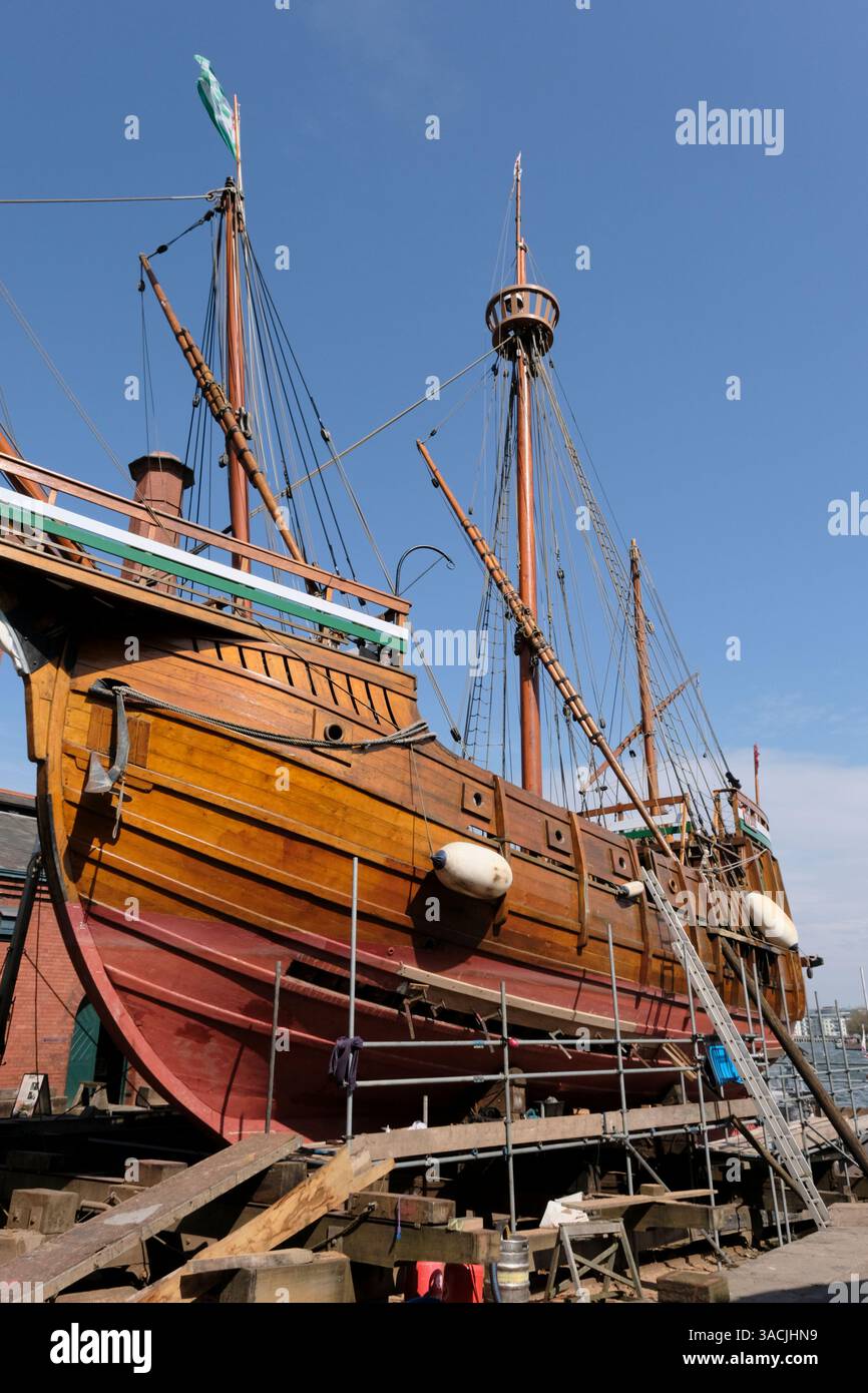 Bristol, UK. 4th Apr, 2025. On an un-seasonally warm day, the sailing ...