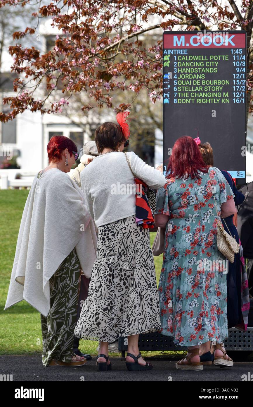 04.04.2025, Aintree, Liverpool, GBR - Audience at the racecourse ...