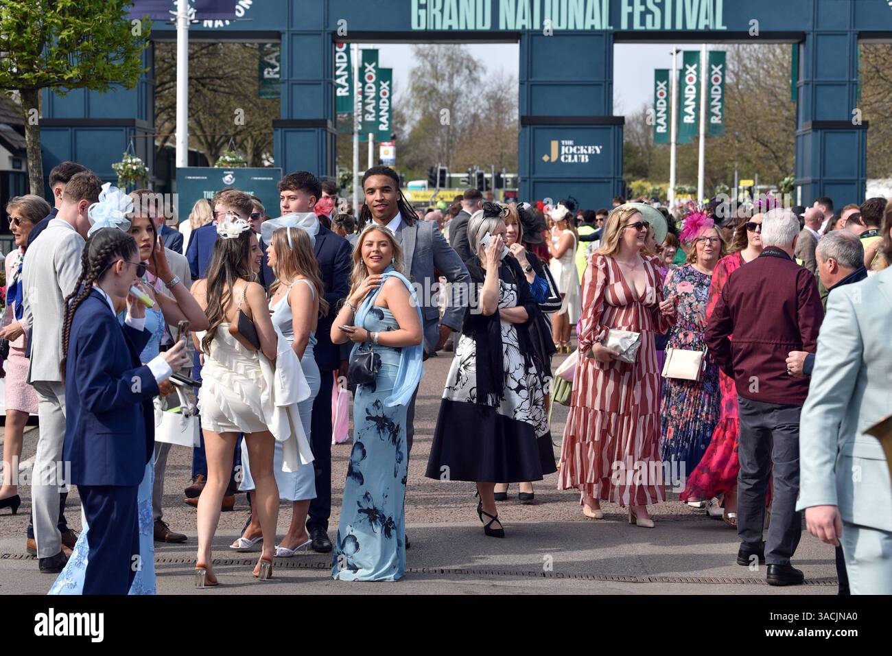 04.04.2025, Aintree, Liverpool, GBR - Audience at the racecourse ...