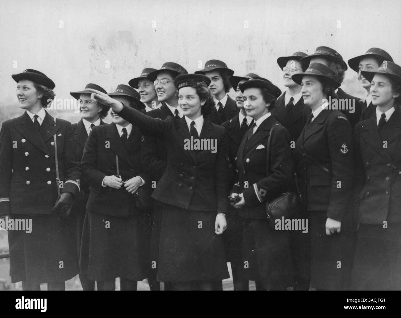 The arrival in England of two officers and twelve ratings of the Women ...