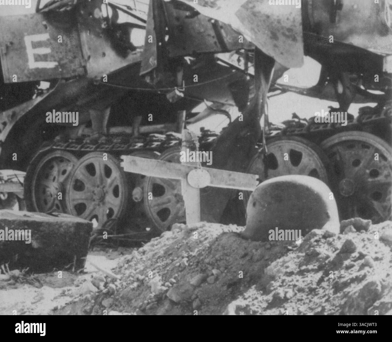Wrecked Axis Tank And Soldier's Grave In Desert - The grave of an Axis ...