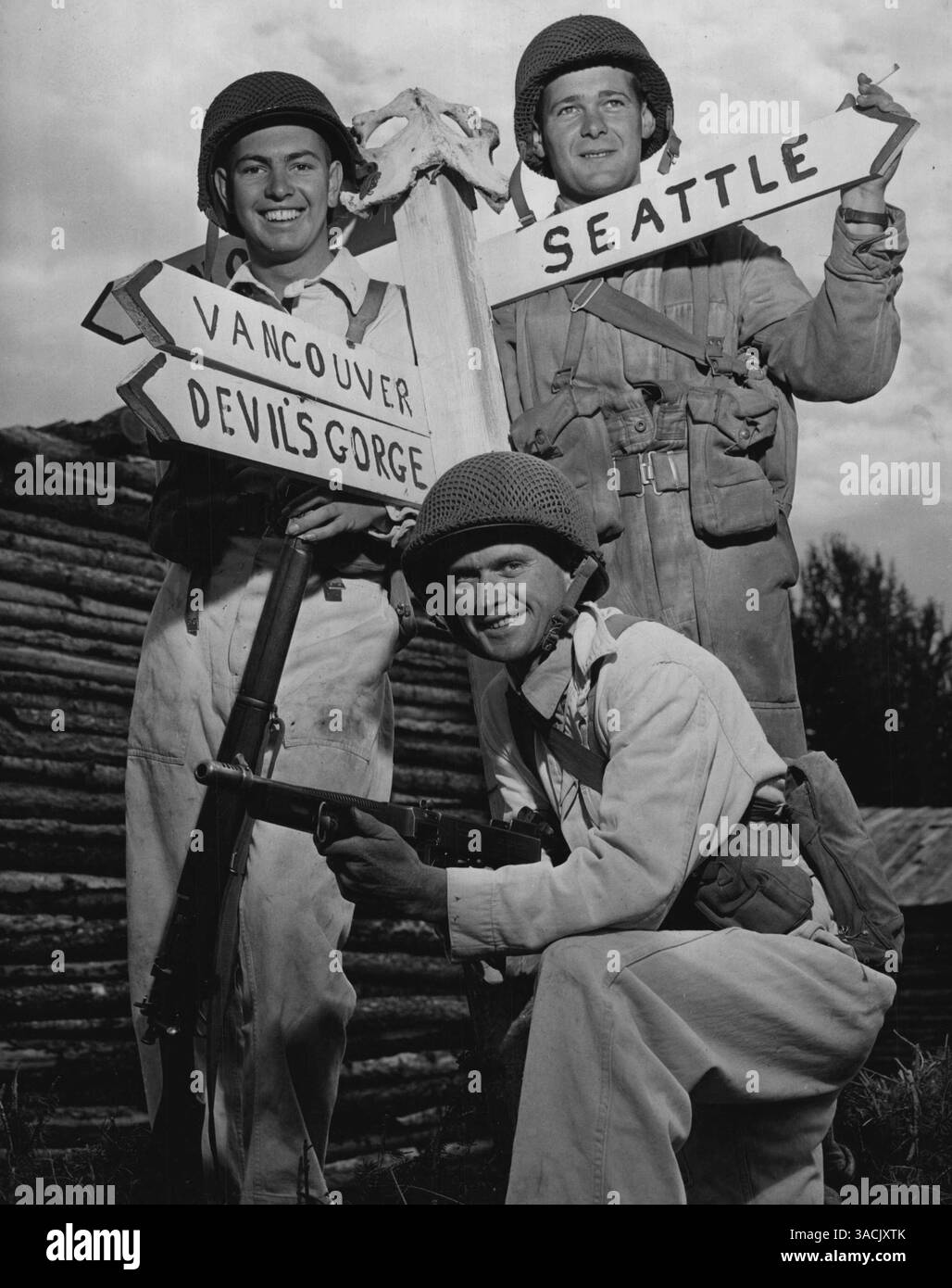 Canadian troops uniforms foreign troops hi-res stock photography and ...