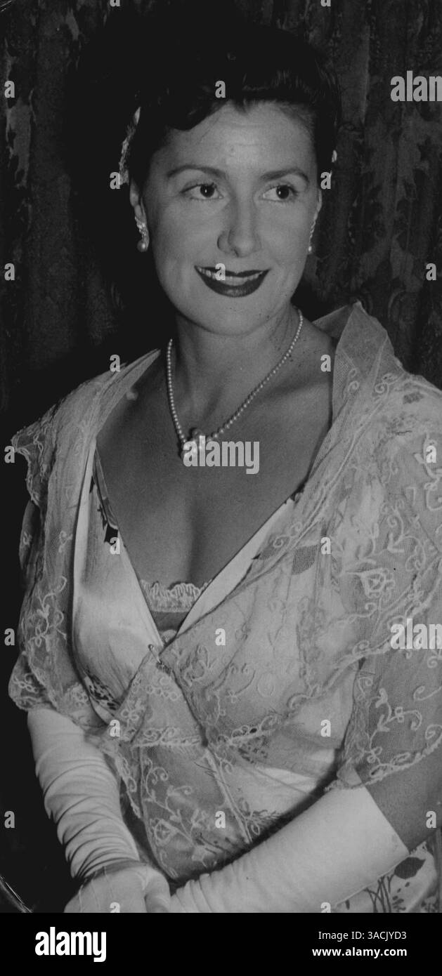 Actress Aileen Britton looked striking in a figured white frock and ...