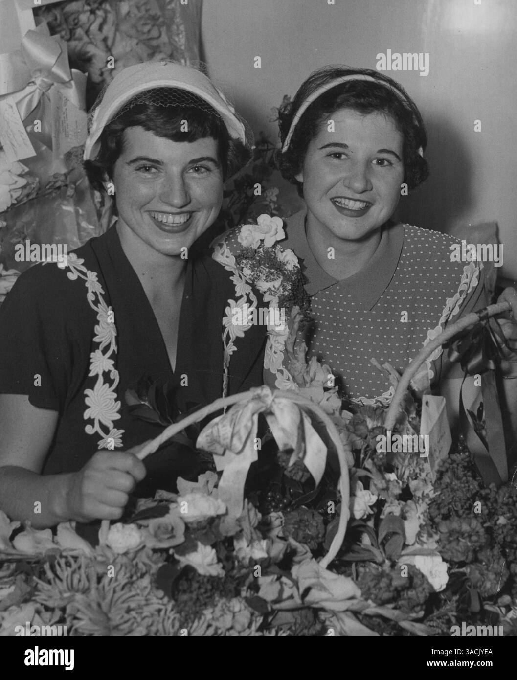 Cronsay Sails for England. Cahill Sisters before Sailing for England ...