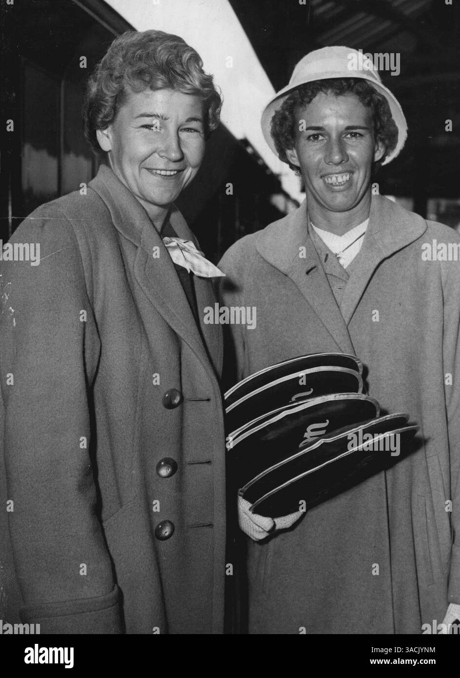 America Stars Arrive. Louise Brough (left) and Doris Hart, the world ...