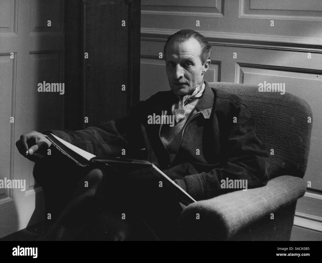 Daphne Du Maurier At Home At Menabilly Husband To A Famous Novelist ...