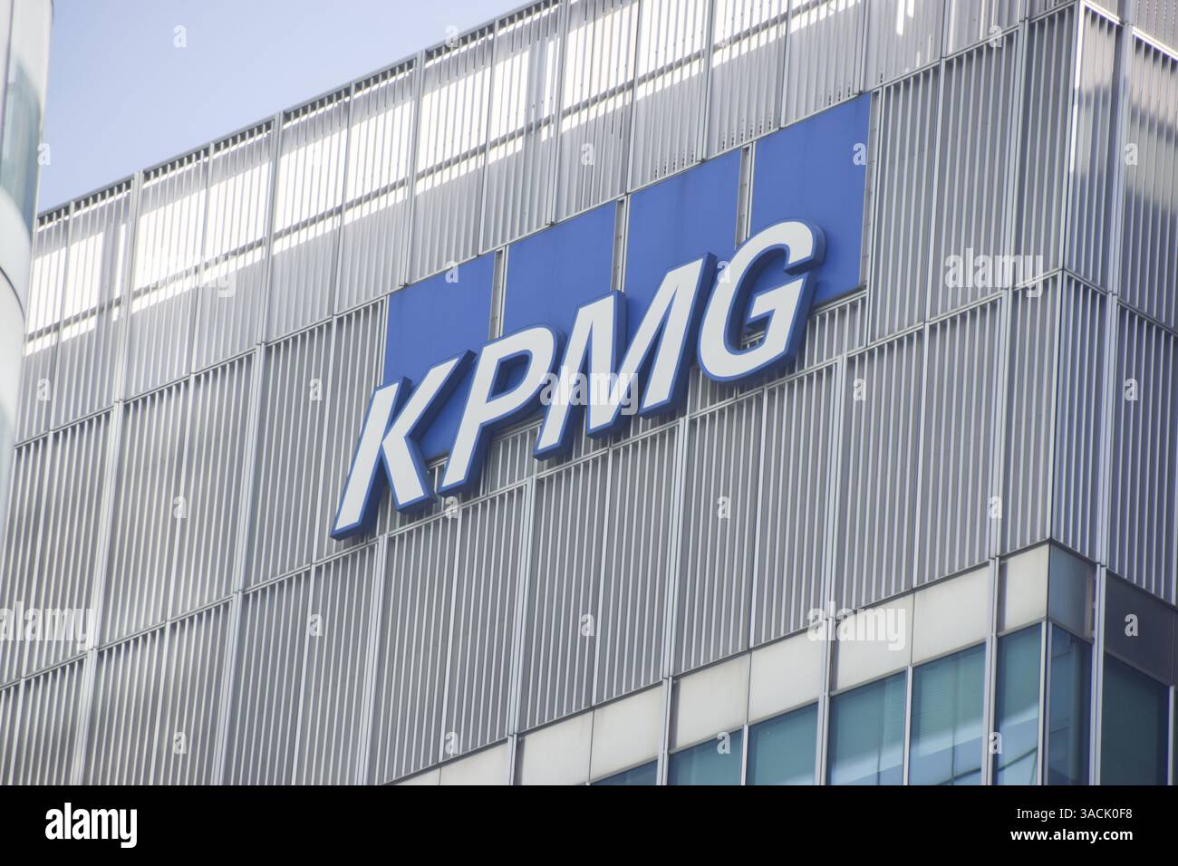 General view of KPMG headquarters in Canary Wharf Stock Photo - Alamy