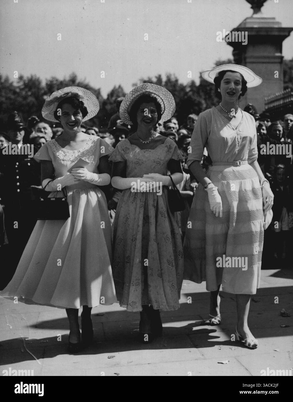 Buckingham Palace Garden Party: Mary Cahill (Left) and her Sister ...