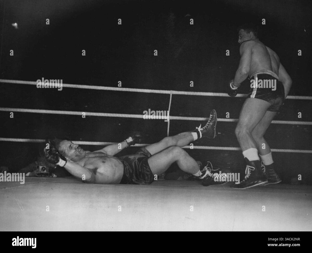 Two boxing titles hi-res stock photography and images - Alamy