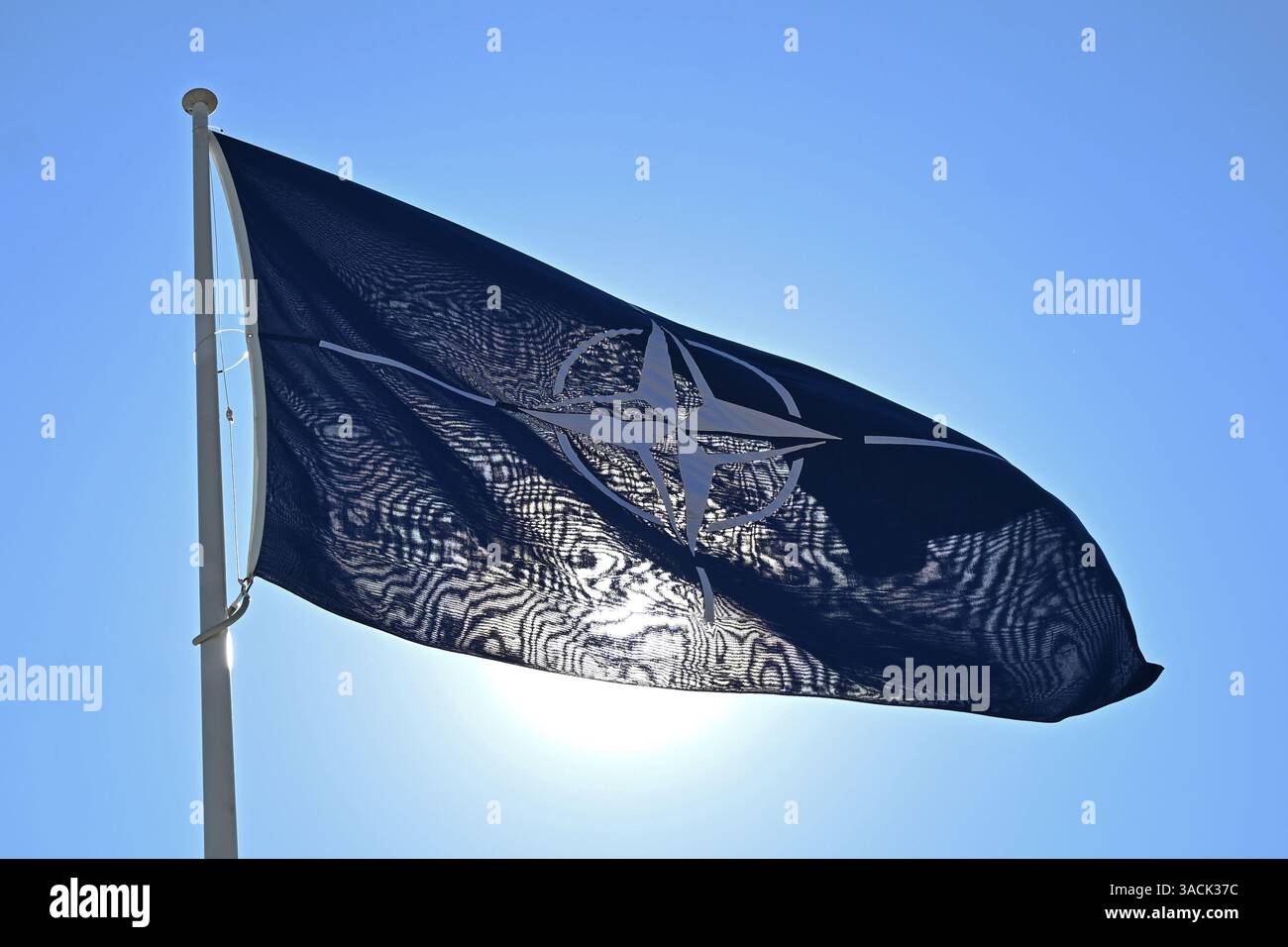 SYMBOL - 04 April 2025, Belgium, Brüssel: A NATO flag flies in the wind ...