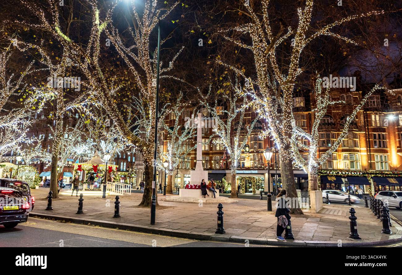 Christmas in Sloane Square London UK at Night Stock Photo - Alamy