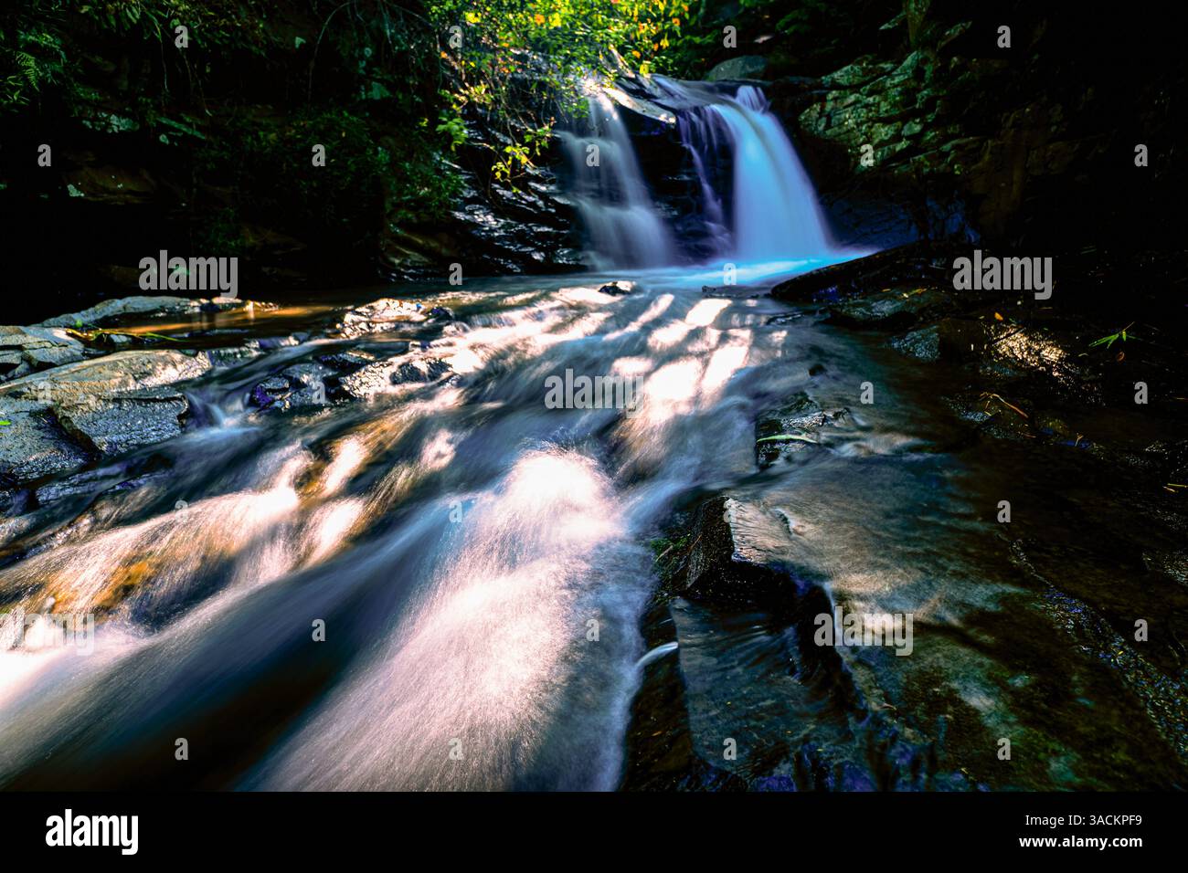 Beautiful waterfall lush jungle sunlight hi-res stock photography and ...