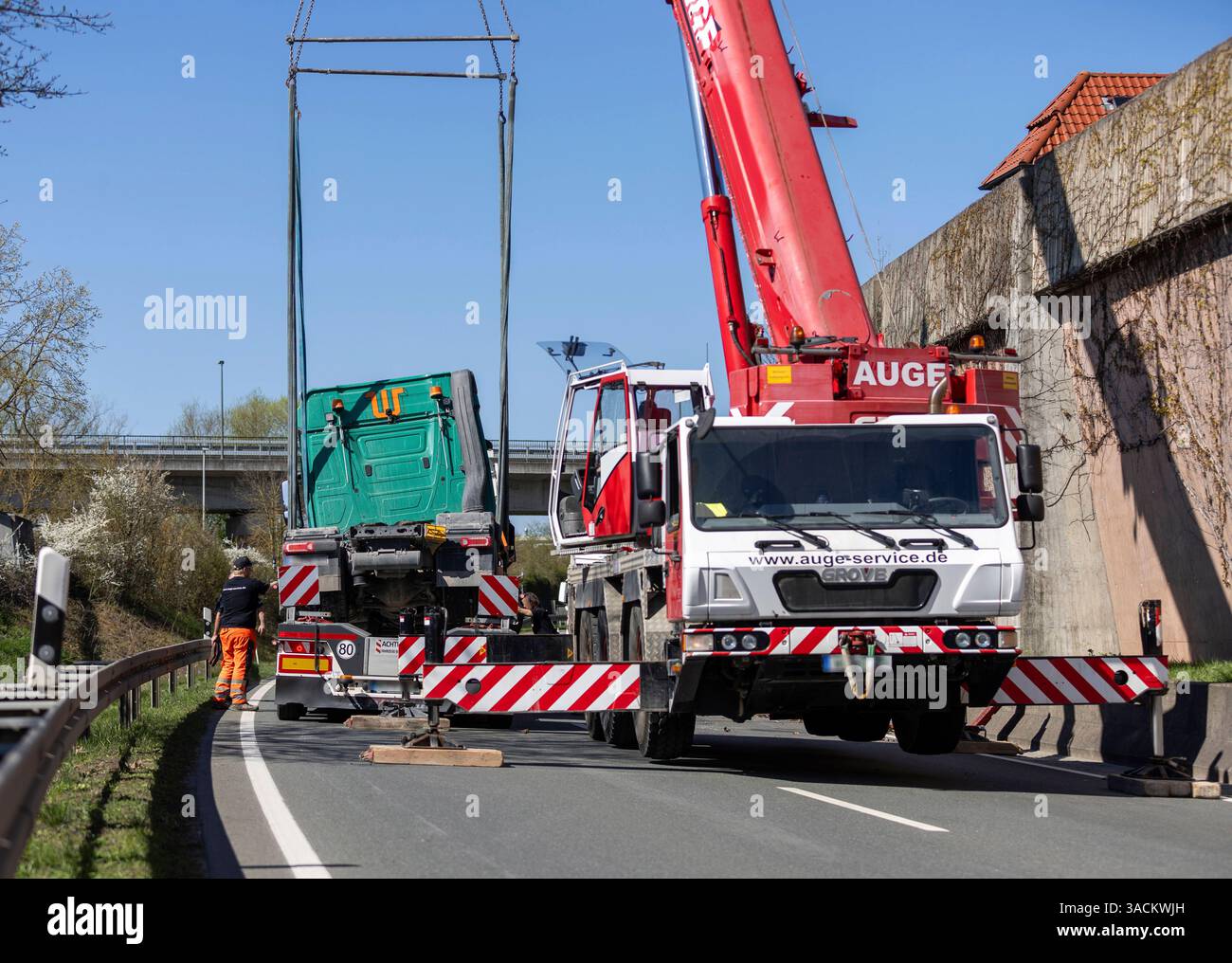 Retzbach/Zellingen, B27, 04.04.2025, Verkehrsunfall auf der B27 in Retzbach/Zellingen Bild ...