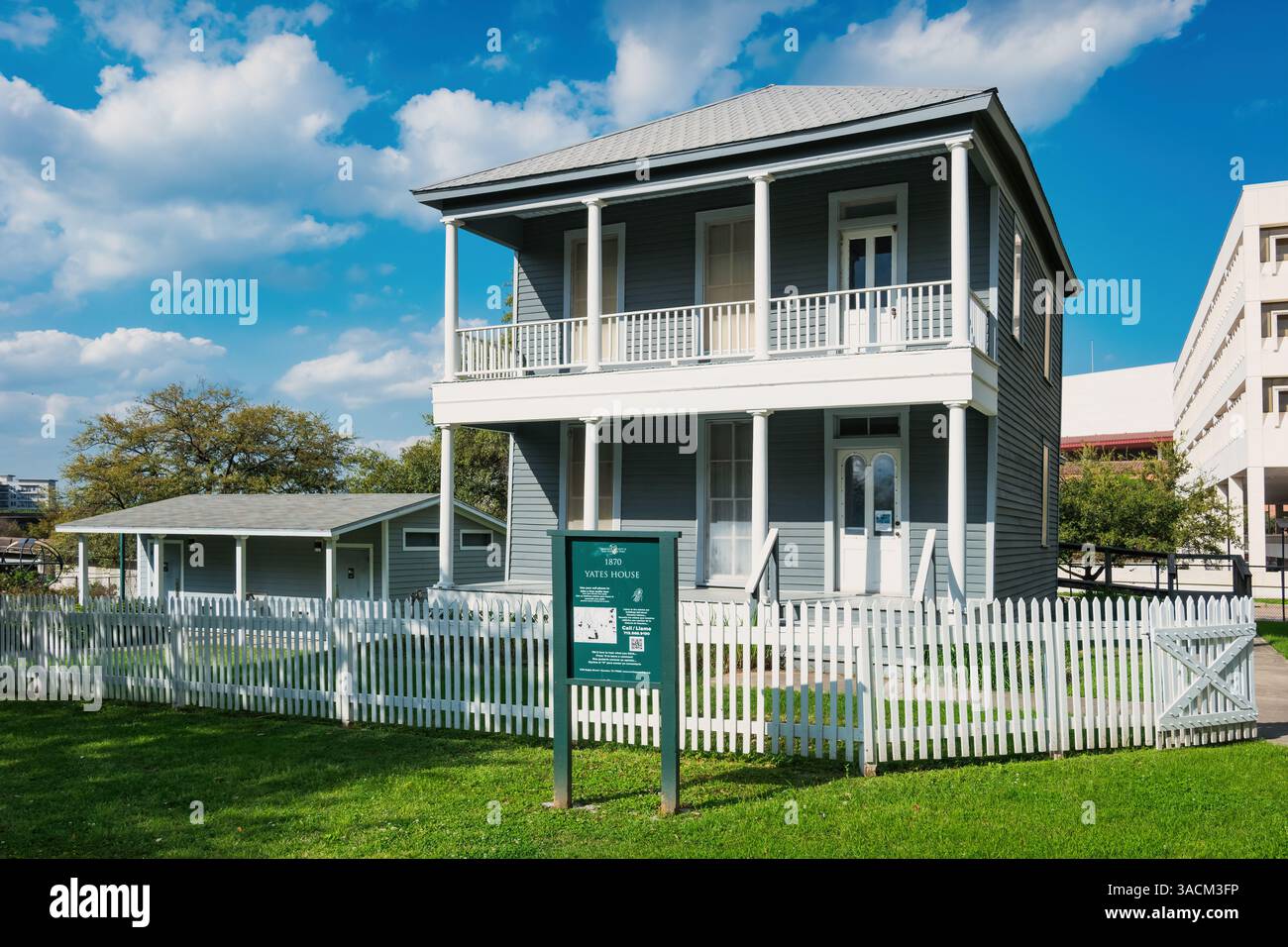 Historic Yates House (from 1870) in the Heritage Society Museum in Sam ...