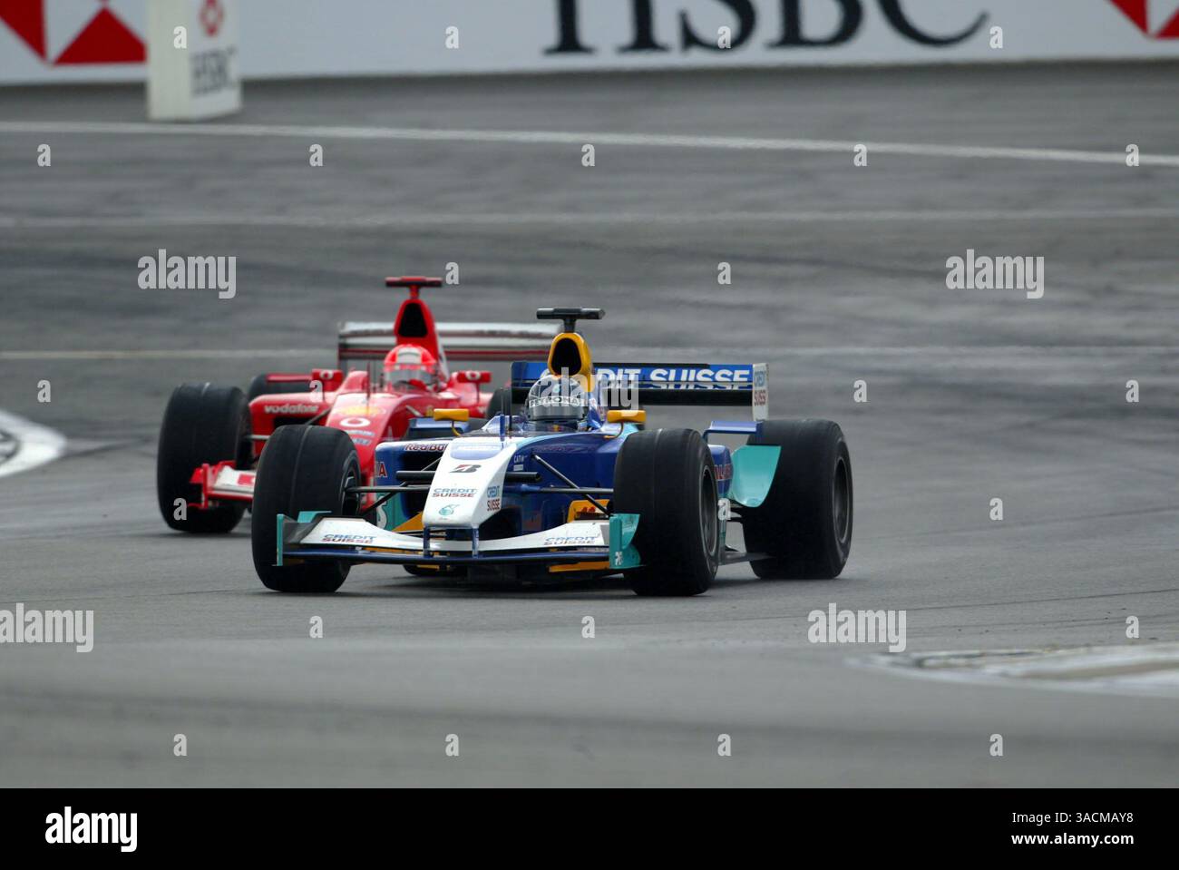 Heinz-Harald Frentzen (GER) Sauber Petronas C22 leads Michael ...