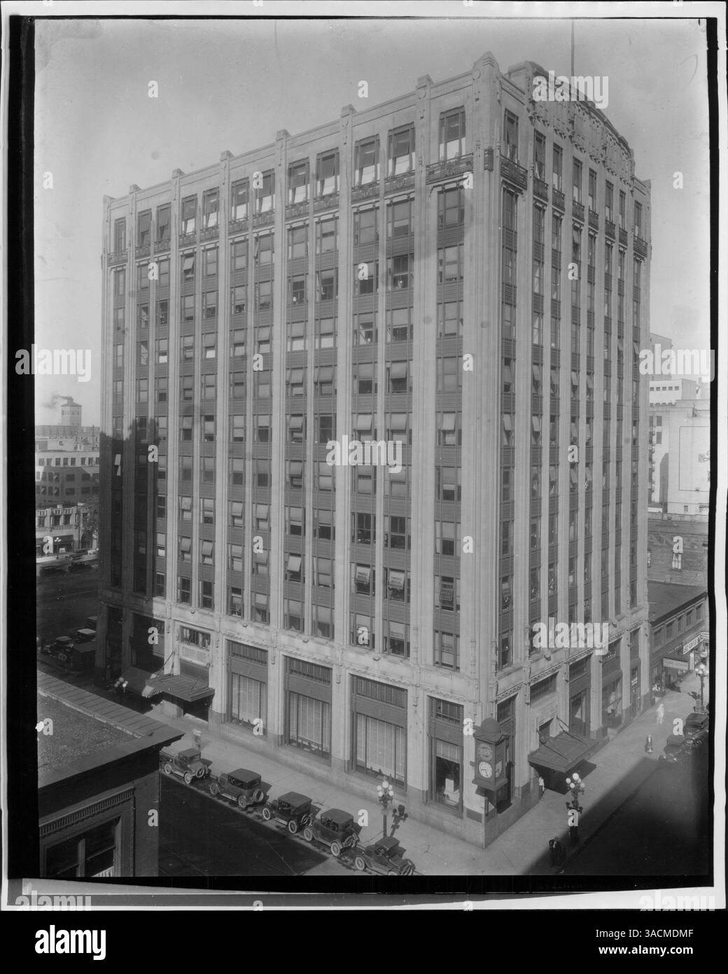The Metropolitan Bank Building, later known as the Pillsbury Building ...