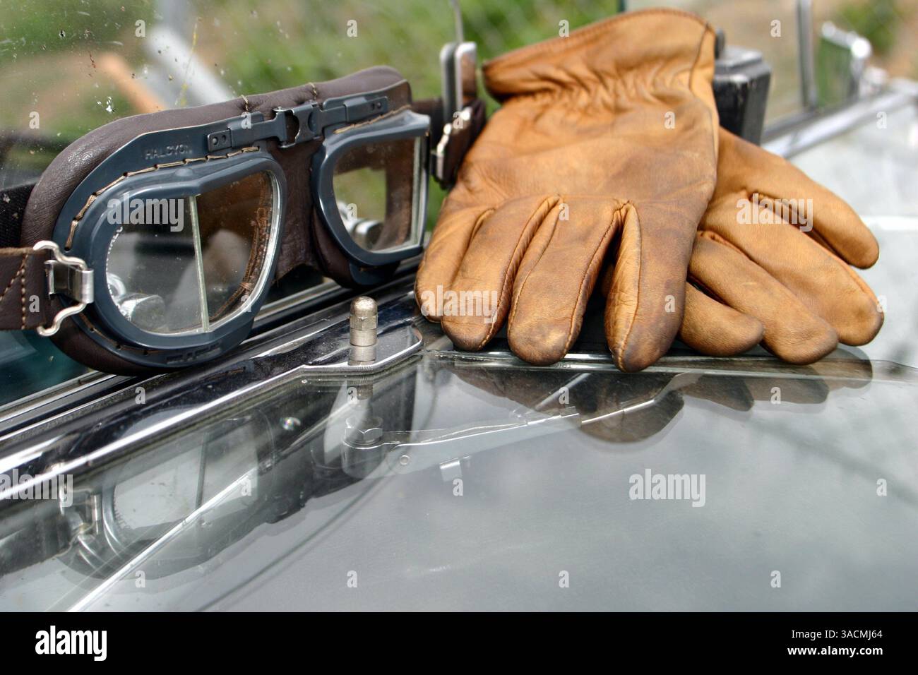 Driving goggles vintage hi-res stock photography and images - Alamy