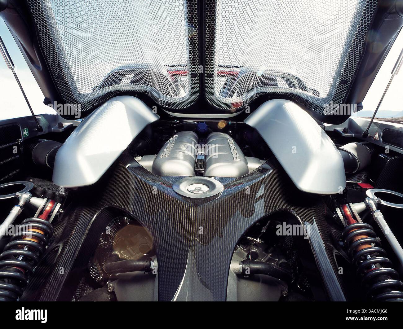 The 5.7 litre V10 engine that powers the new Porsche Carrera GT ...