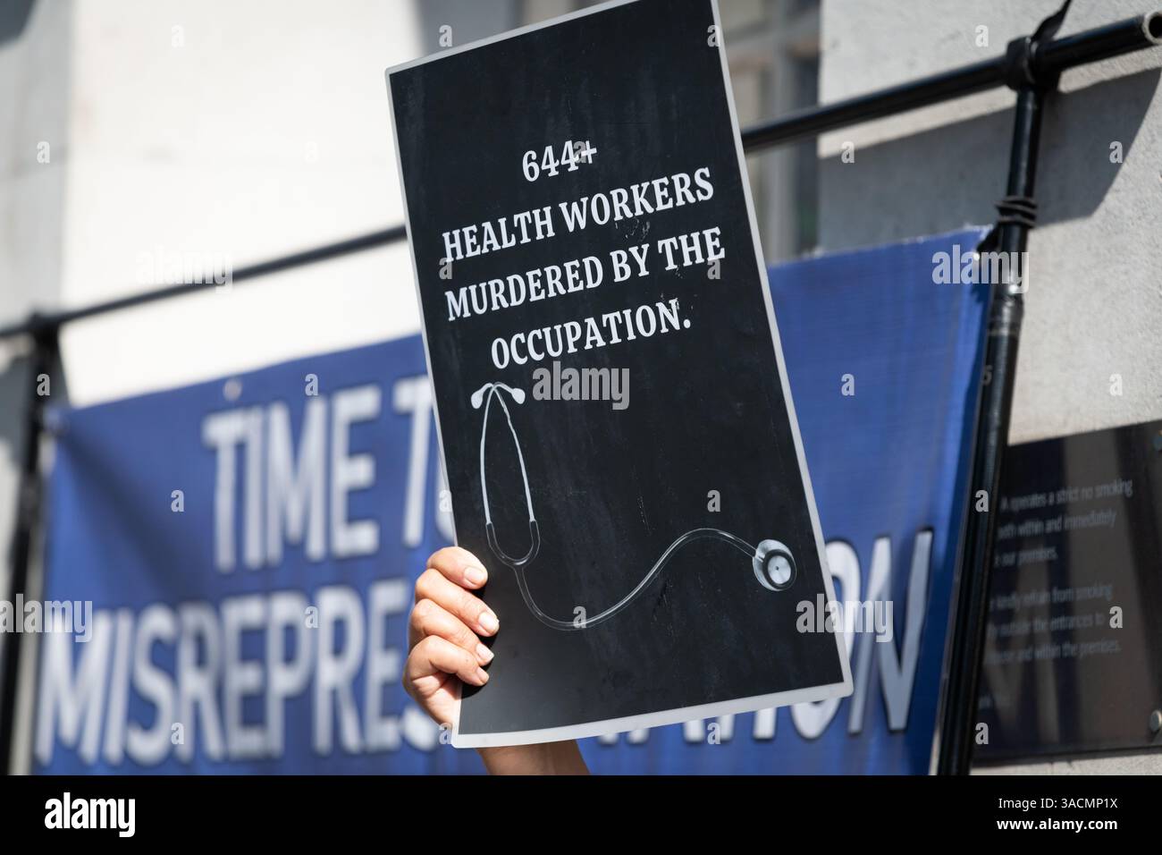 London, UK. 4 April, 2025. Supporters of Dr Swee Chai Ang, orthopaedic ...