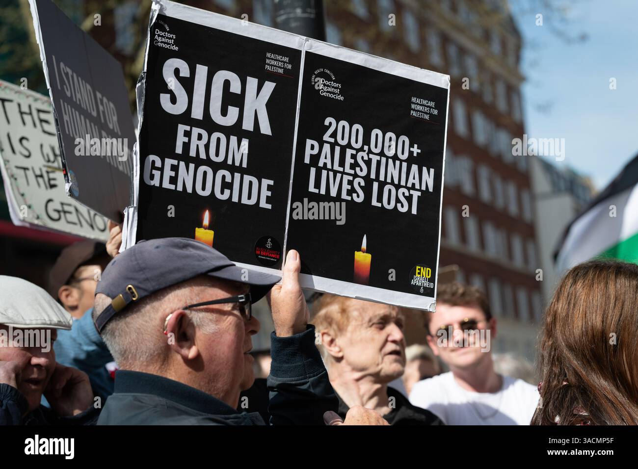 London, UK. 4 April, 2025. Supporters of Dr Swee Chai Ang, orthopaedic ...
