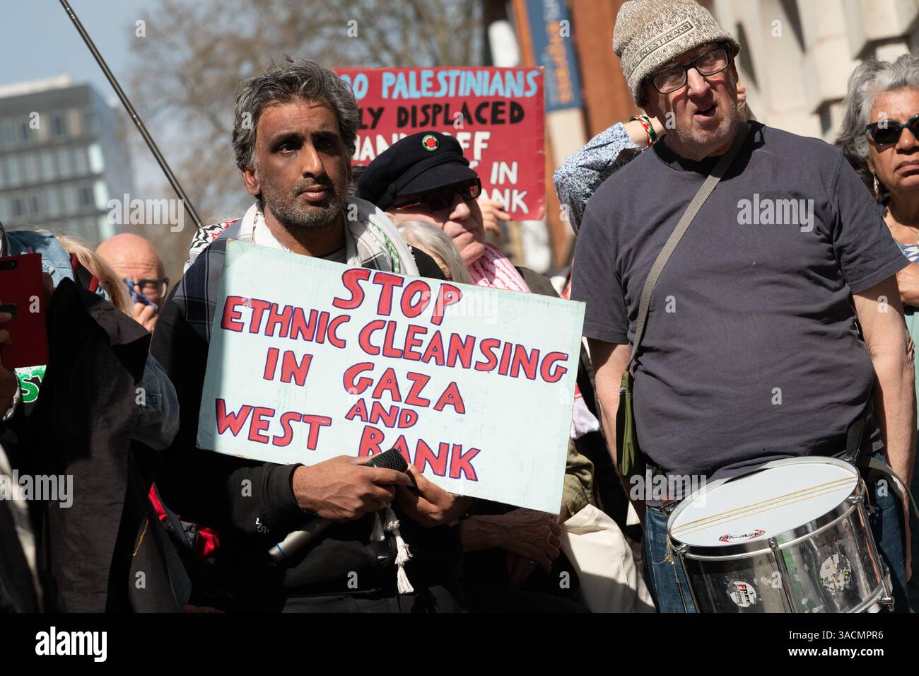 London, UK. 4 April, 2025. Supporters of Dr Swee Chai Ang, orthopaedic ...