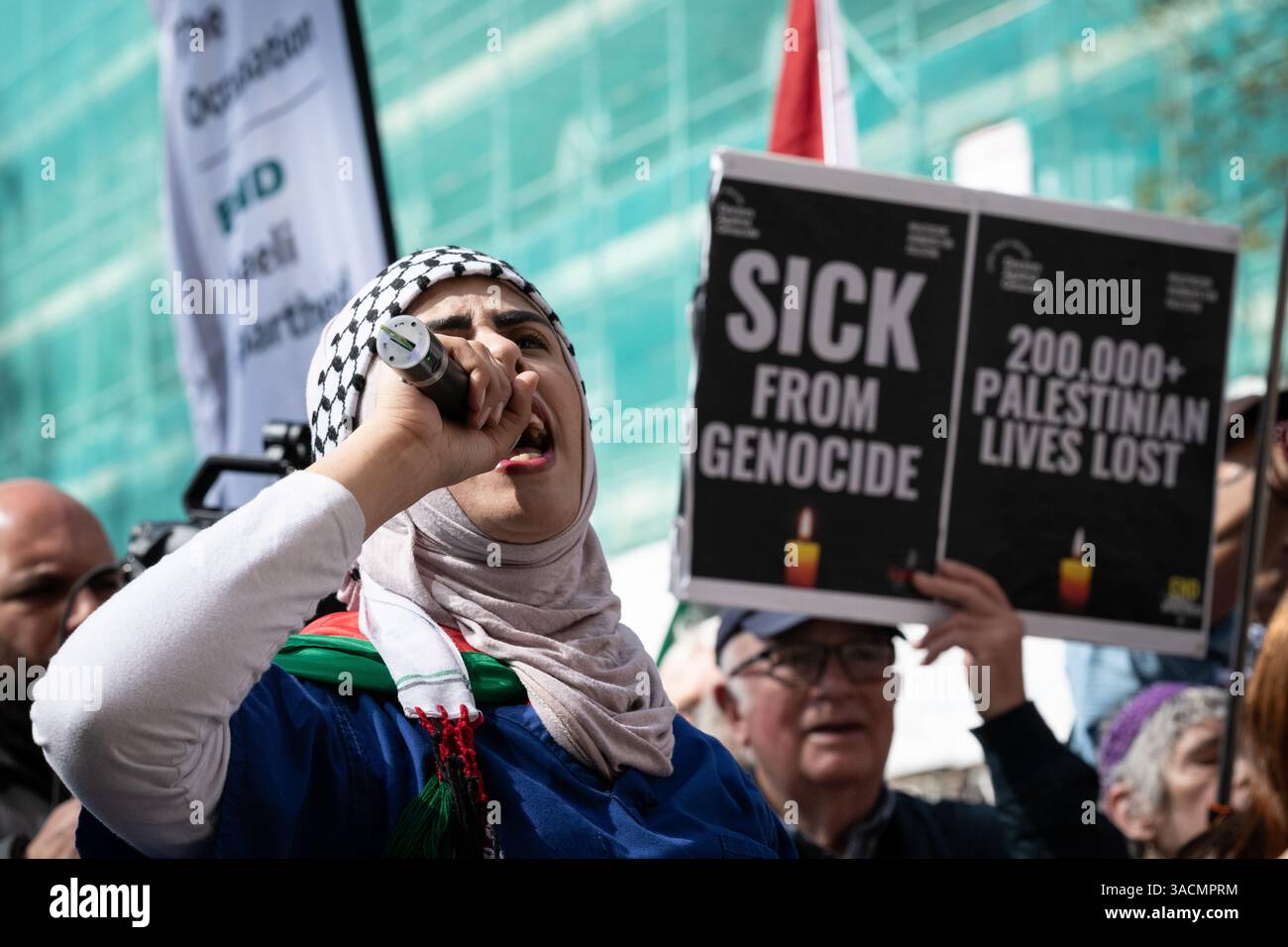 London, UK. 4 April, 2025. Supporters of Dr Swee Chai Ang, orthopaedic ...