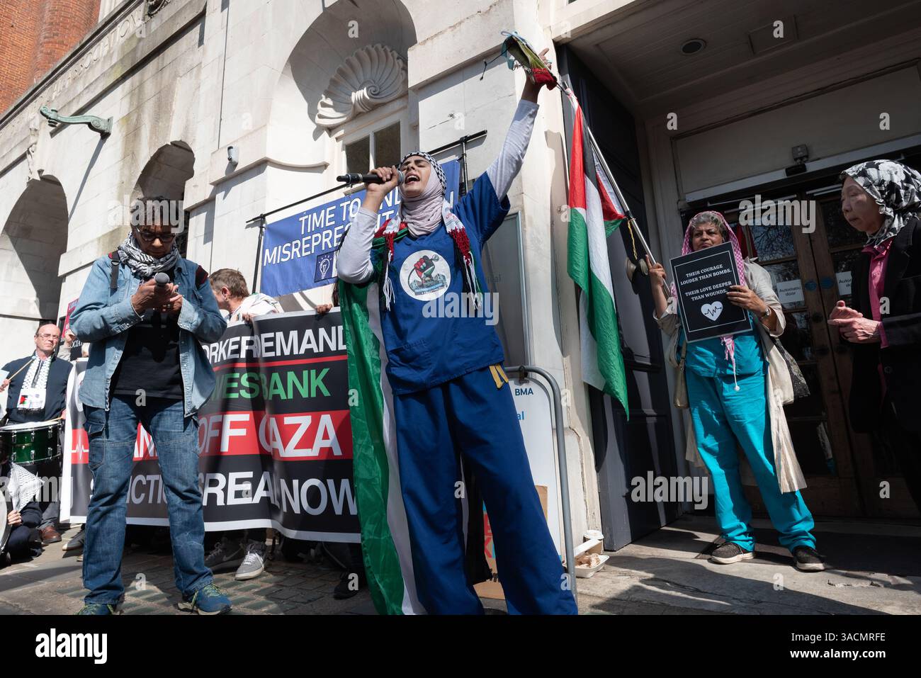 London, UK. 4 April, 2025. Supporters of Dr Swee Chai Ang, orthopaedic ...