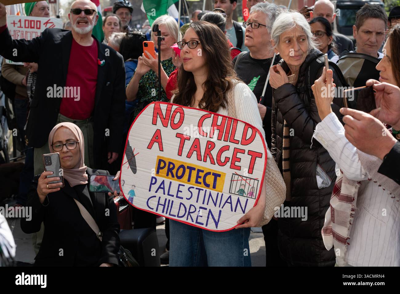 London, UK. 4 April, 2025. Supporters of Dr Swee Chai Ang, orthopaedic ...