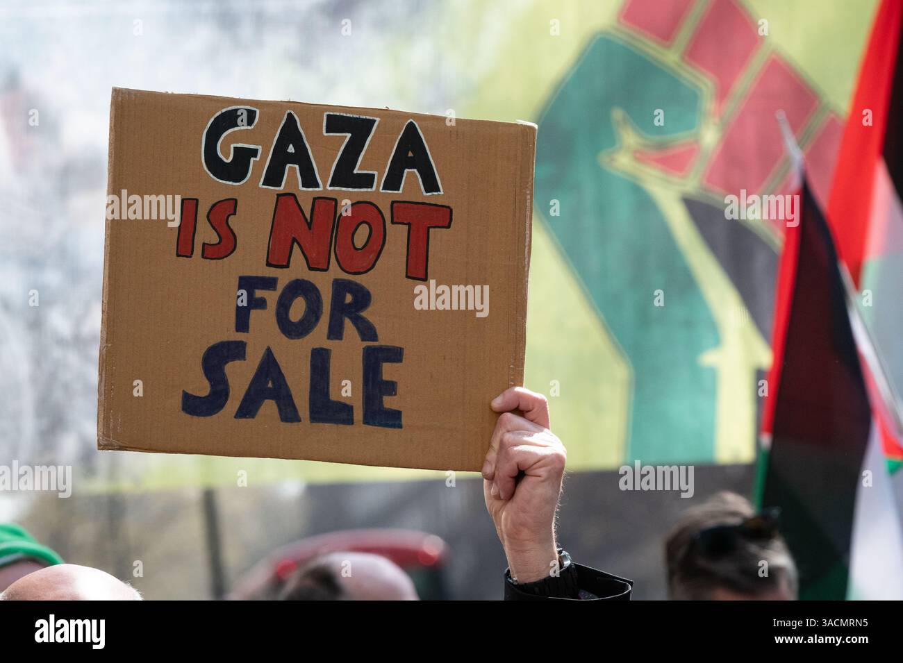 London, UK. 4 April, 2025. Supporters of Dr Swee Chai Ang, orthopaedic ...
