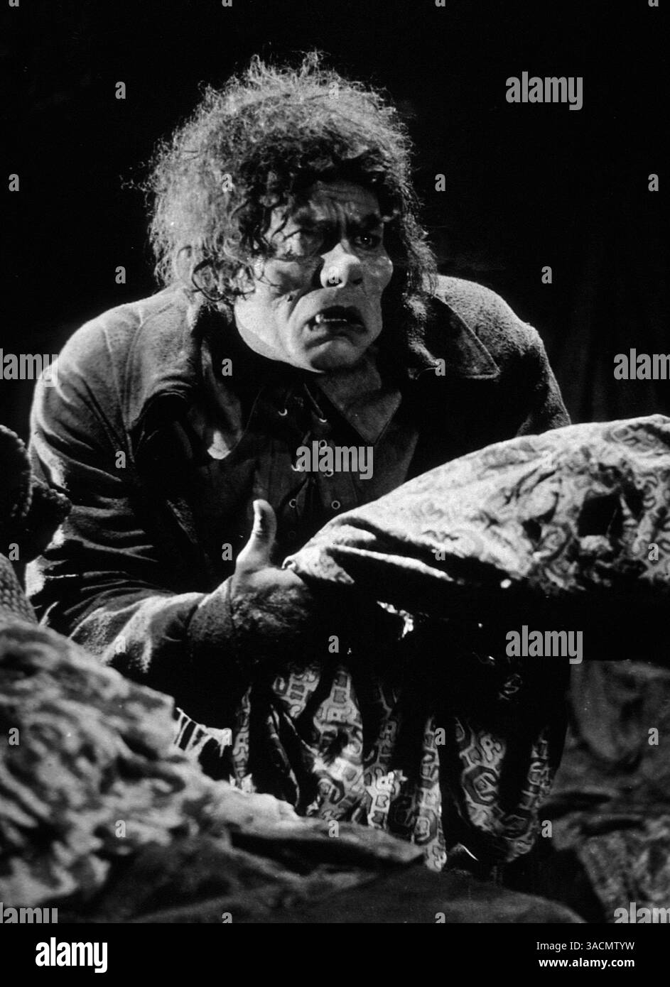 Studio Publicity Still: "The Hunchback Of Notre Dame" Lon Chaney 1923 ...