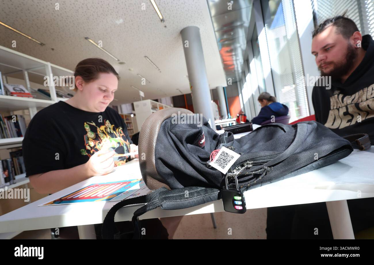 04 April 2025, Bavaria, Augsburg: Tami and Brian are sitting behind an "emergency backpack" in ...