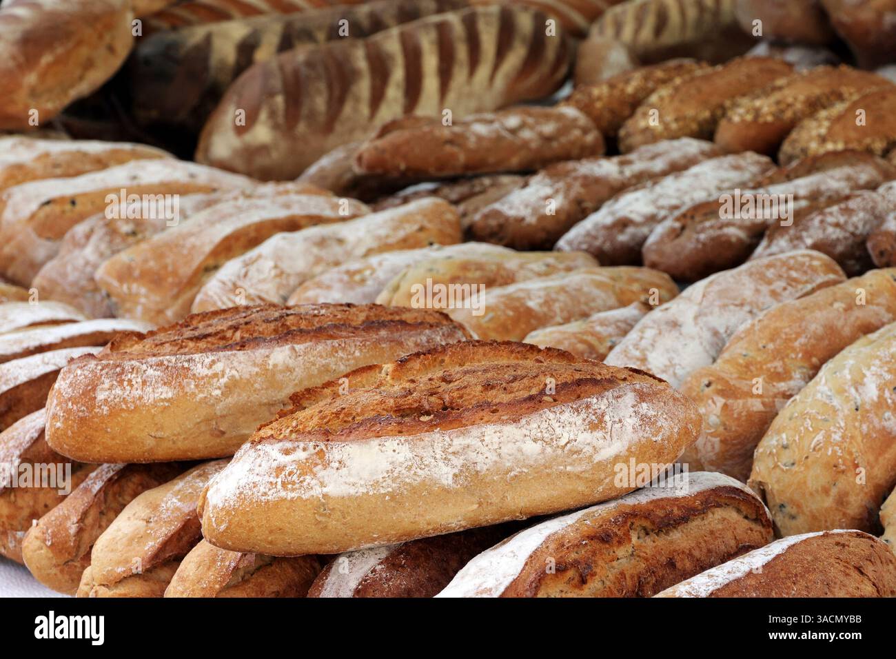 Farmers market bread hi-res stock photography and images - Alamy