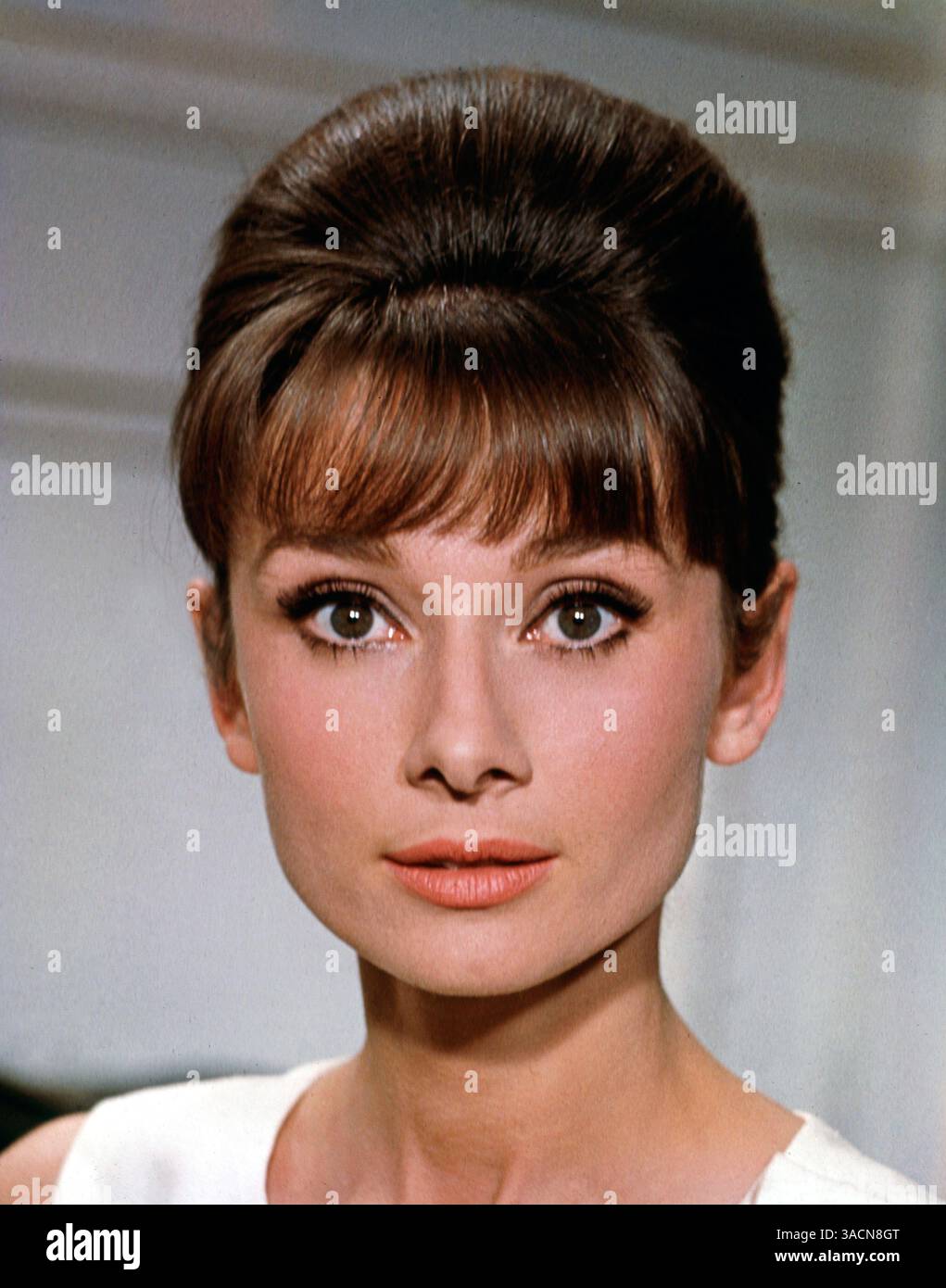 Charade movie hi-res stock photography and images - Alamy