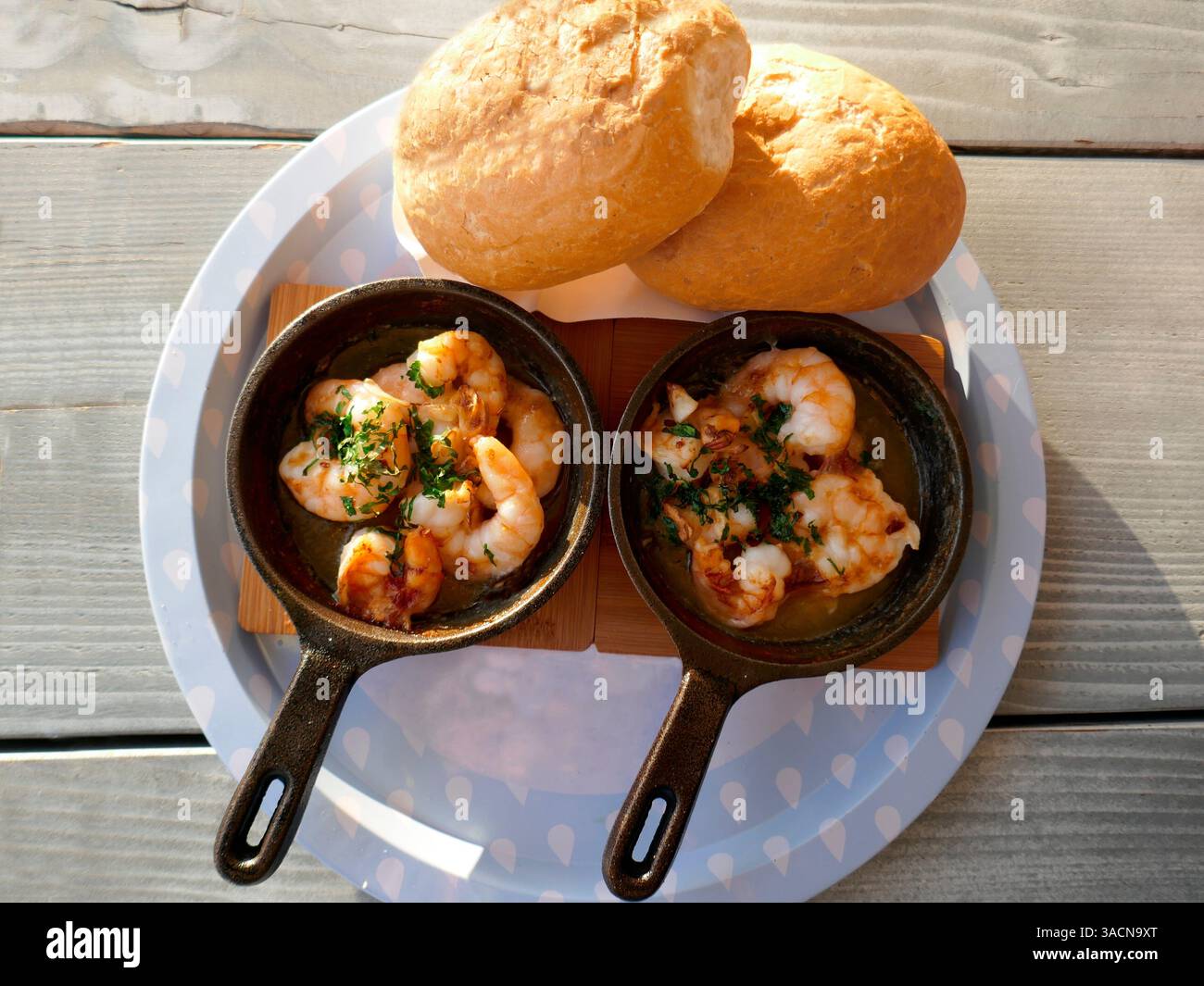 Prawn bun hi-res stock photography and images - Alamy