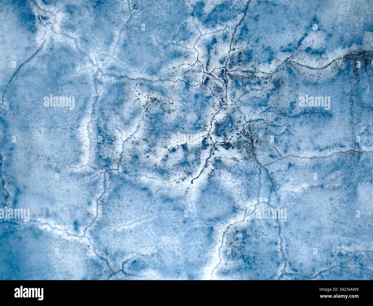 Blue wall with cracks hi-res stock photography and images - Alamy