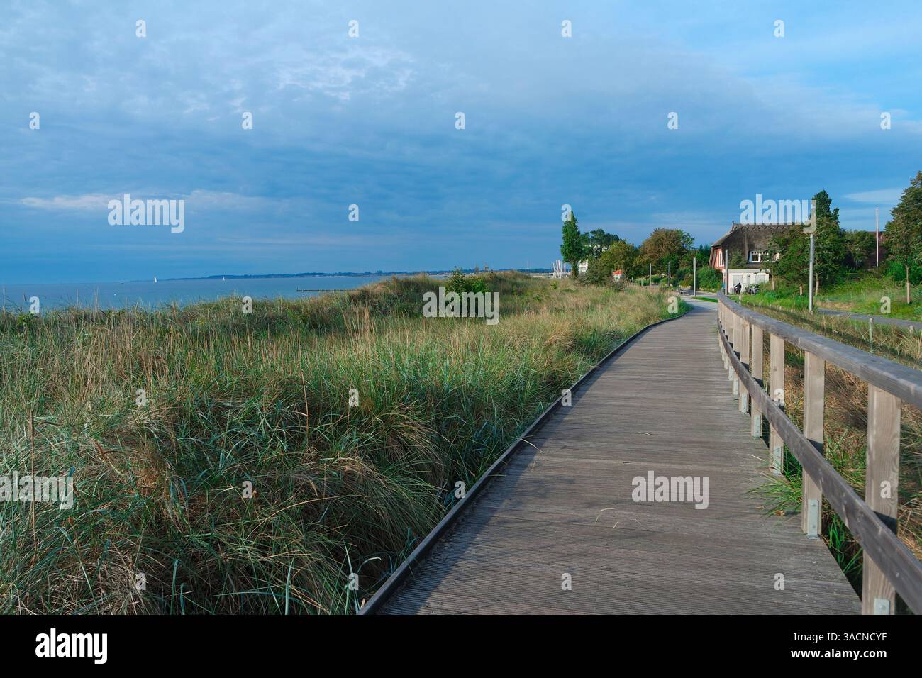 Pier footpath promenade beach hi-res stock photography and images - Alamy