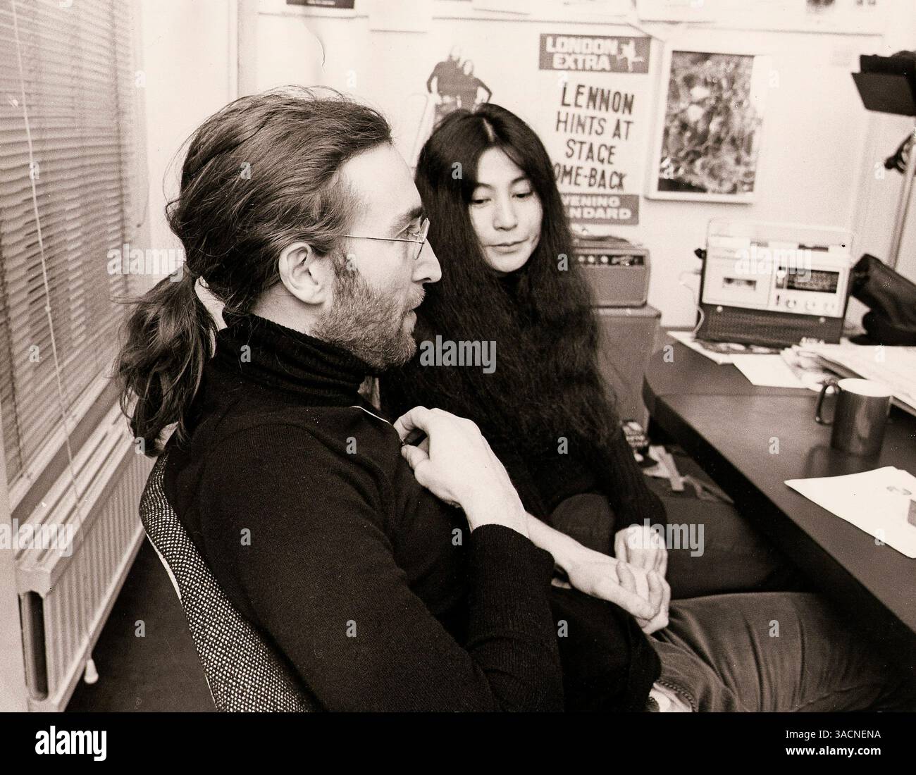 John Lennon and Yoko Ono, November 26, 1969 Stock Photo - Alamy
