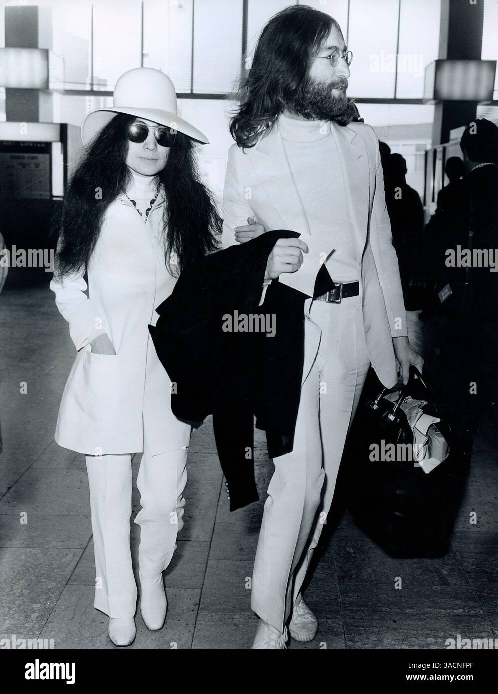 Beatle John Lennon and Yoko Ono, April 1969 Stock Photo - Alamy