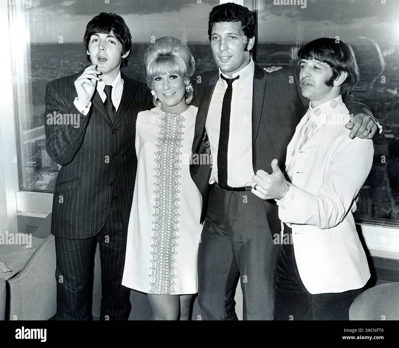 Dusty springfield 1960s hi-res stock photography and images - Alamy