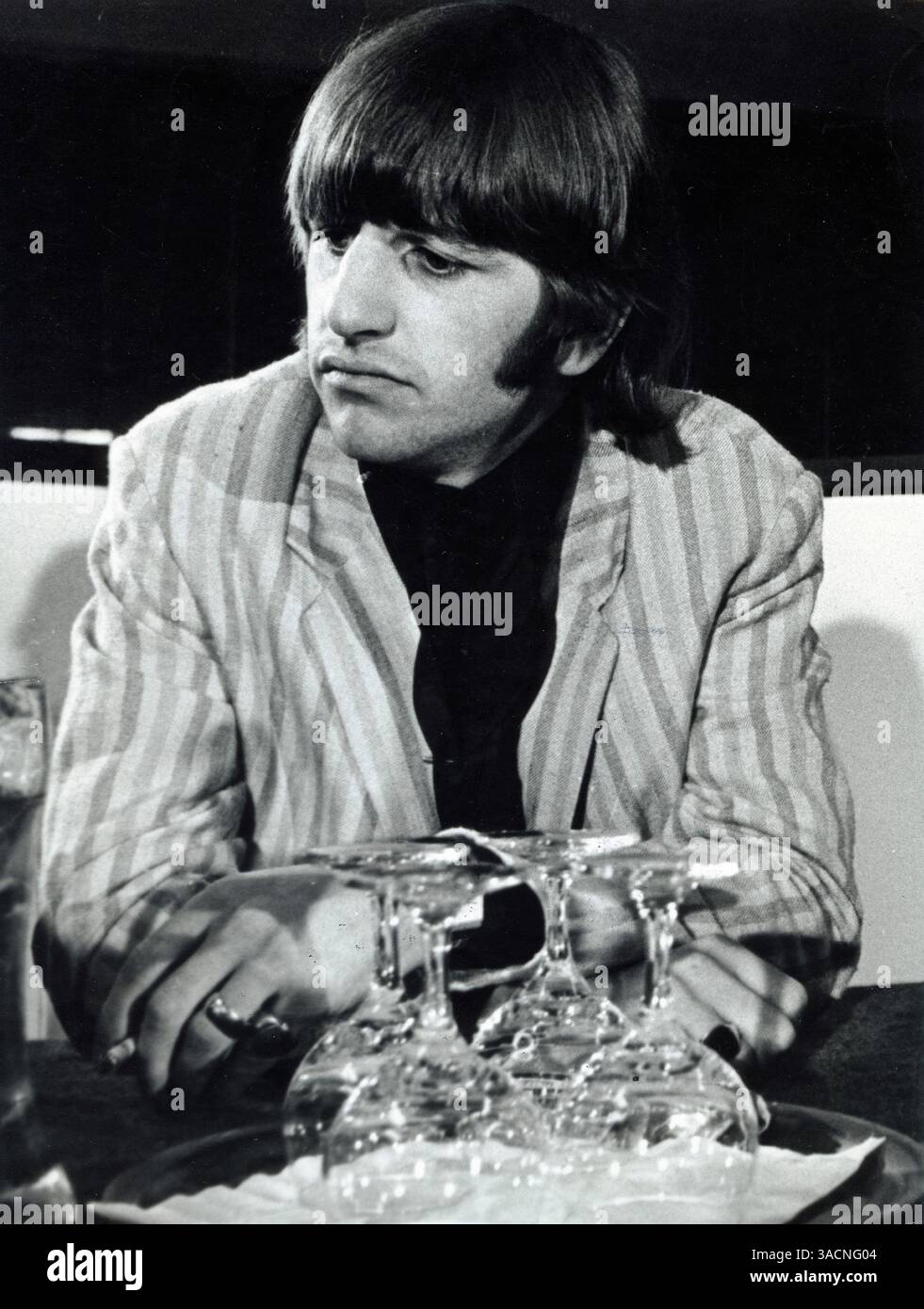 Beatles 1966 august hi-res stock photography and images - Alamy