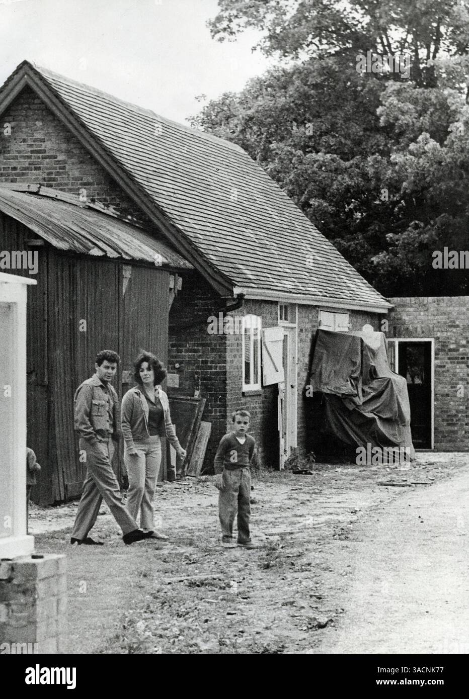 Elizabeth Taylor,Eddie Fisher and Family at Crown House, Englefield ...