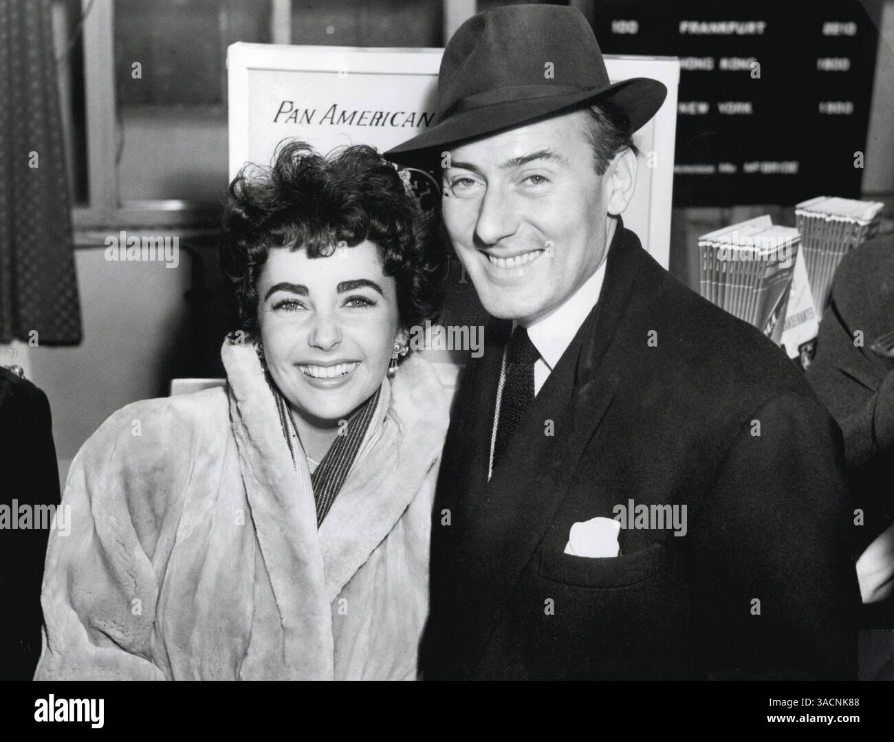 Elizabeth Taylor and her second husband Michael Wilding, November 1956 ...